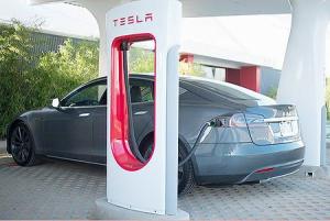 Tesla electric cars aim to compete with petroleum-fueled ones by ultra ...